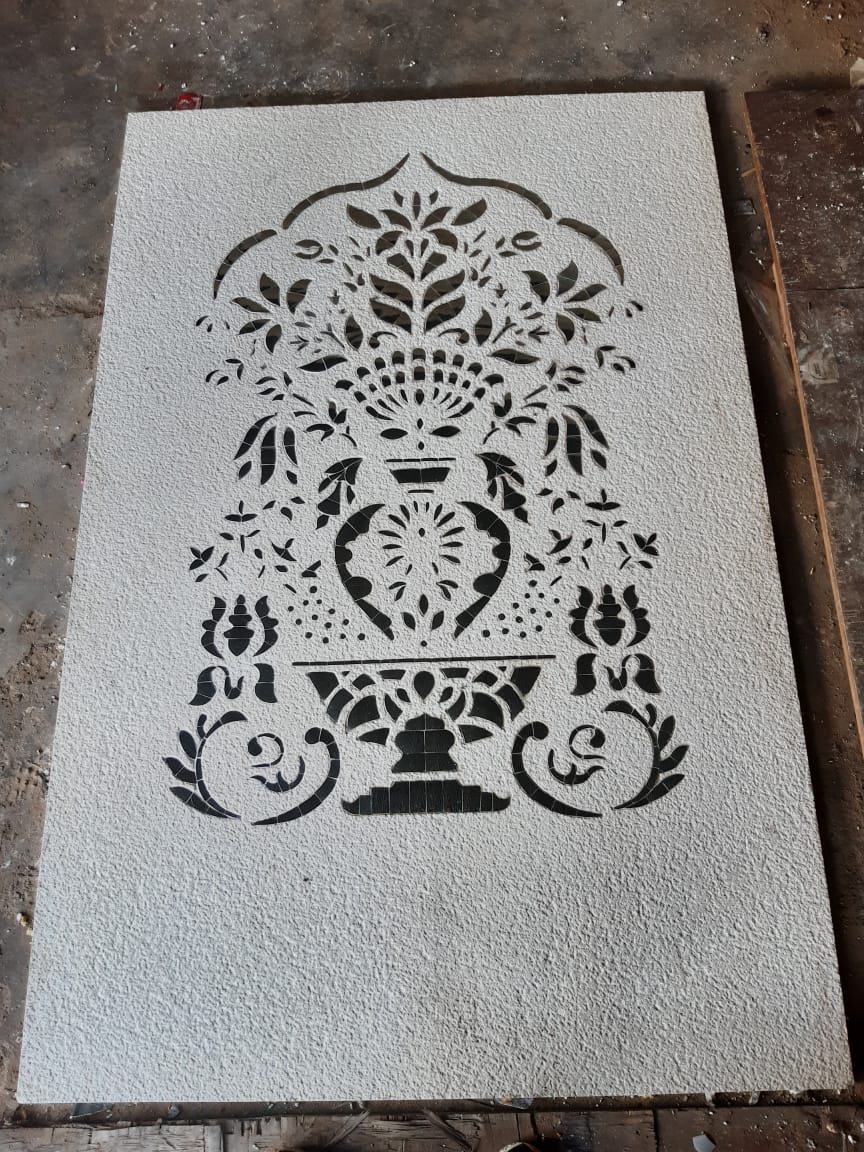 Luxury Sandstone Jali Panel with Thikri Glass Inlay - Earthstona